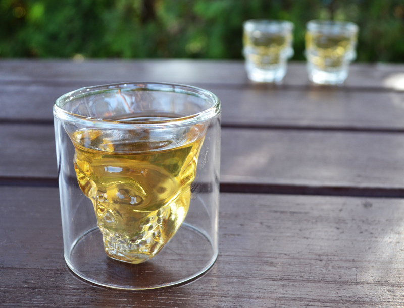 Skleněný panák - Lebka